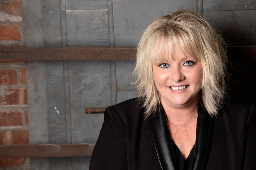 Daina Bailey: Sign Expert & Hospitality Hero at HOTELSIGNS.com